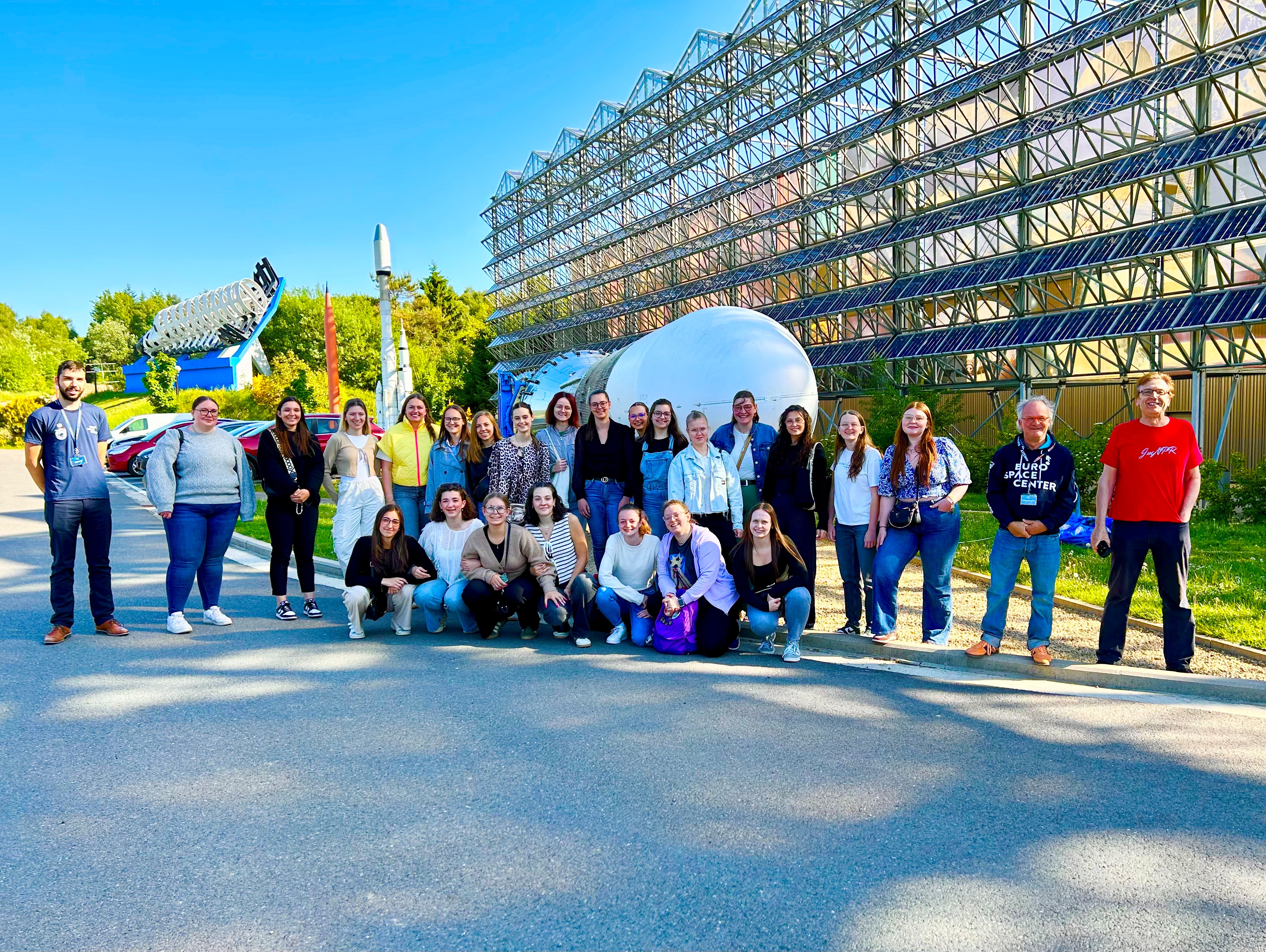 Futures institutrices sur la Lune | HENALLUX